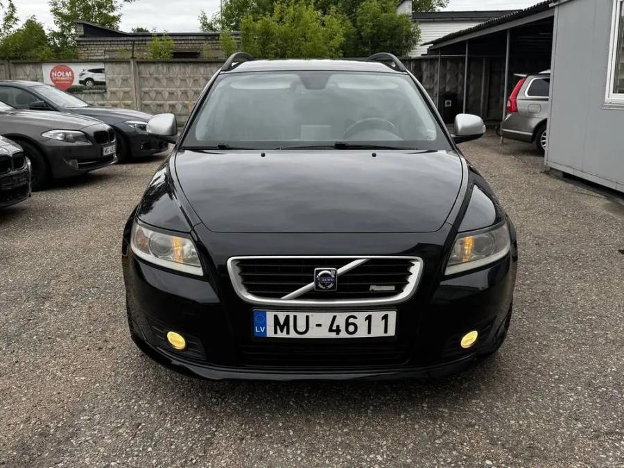 Melns Volvo V50 2009 Daugavpils, ar dzinēja tilpumu 2.00 L un nobraukumu 318 tūkst. km par 3590 €, foto 3 vietnē AUTOMOTO.COM.LV
