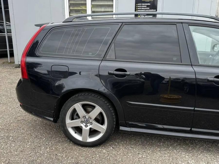 Melns Volvo V50 2009 Daugavpils, ar dzinēja tilpumu 2.00 L un nobraukumu 318 tūkst. km par 3590 €, foto 8 vietnē AUTOMOTO.COM.LV