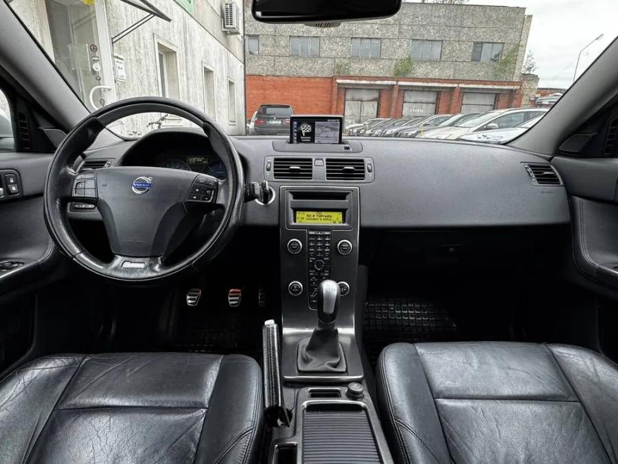 Melns Volvo V50 2009 Daugavpils, ar dzinēja tilpumu 2.00 L un nobraukumu 318 tūkst. km par 3590 €, foto 15 vietnē AUTOMOTO.COM.LV