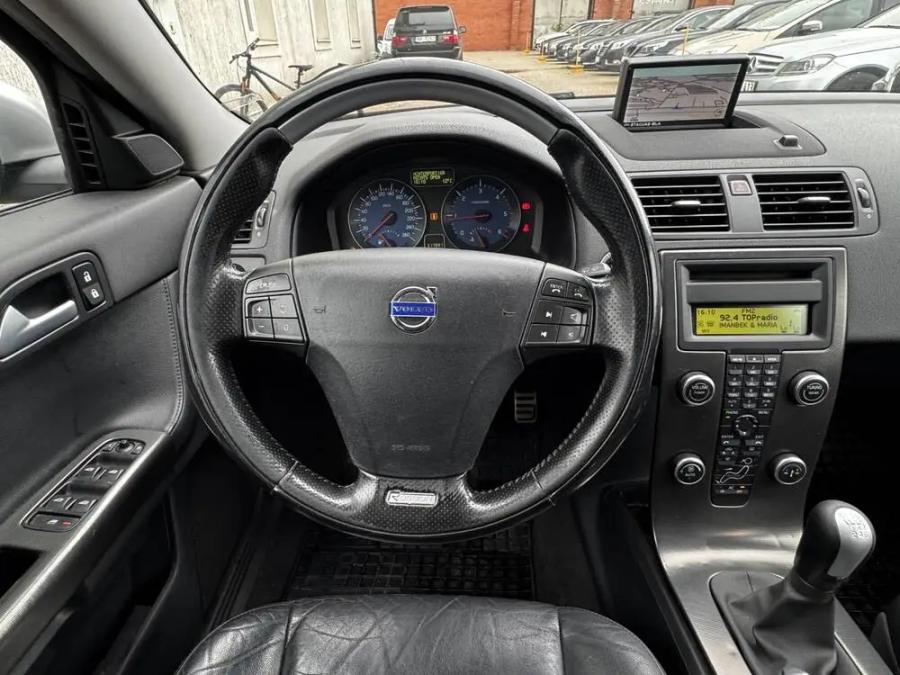 Melns Volvo V50 2009 Daugavpils, ar dzinēja tilpumu 2.00 L un nobraukumu 318 tūkst. km par 3590 €, foto 16 vietnē AUTOMOTO.COM.LV