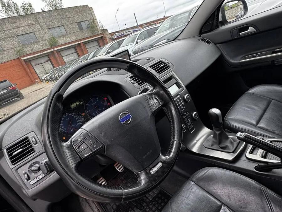 Melns Volvo V50 2009 Daugavpils, ar dzinēja tilpumu 2.00 L un nobraukumu 318 tūkst. km par 3590 €, foto 18 vietnē AUTOMOTO.COM.LV