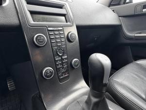 Melns Volvo V50 2009 Daugavpils, ar dzinēja tilpumu 2.00 L un nobraukumu 318 tūkst. km par 3590 €, foto 21 vietnē AUTOMOTO.COM.LV