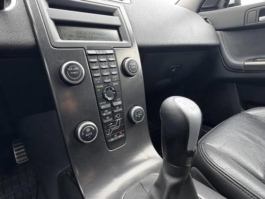 Melns Volvo V50 2009 Daugavpils, ar dzinēja tilpumu 2.00 L un nobraukumu 318 tūkst. km par 3590 €, foto 21 vietnē AUTOMOTO.COM.LV