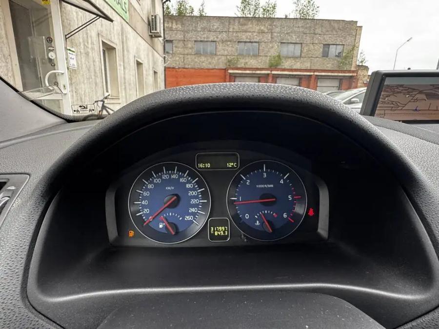 Melns Volvo V50 2009 Daugavpils, ar dzinēja tilpumu 2.00 L un nobraukumu 318 tūkst. km par 3590 €, foto 22 vietnē AUTOMOTO.COM.LV