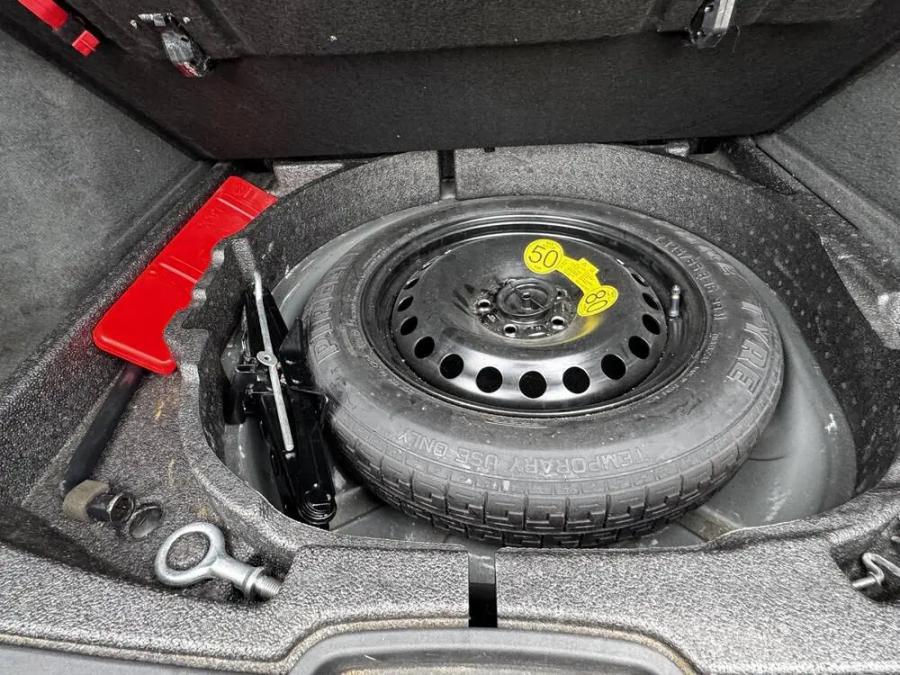 Melns Volvo V50 2009 Daugavpils, ar dzinēja tilpumu 2.00 L un nobraukumu 318 tūkst. km par 3590 €, foto 27 vietnē AUTOMOTO.COM.LV