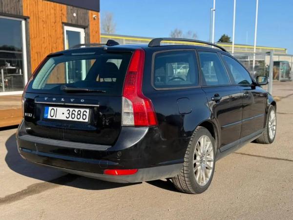 Black Volvo V50 2009 in Riga, with an engine capacity of 1.60 L and mileage of 322 thousand km for 1890 €, photo 3 on AUTOMOTO.COM.LV