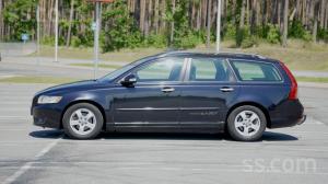 Black Volvo V50 2009 in Riga, with an engine capacity of 1.60 L and mileage of 311 thousand km for 2500 €, photo 4 on AUTOMOTO.COM.LV