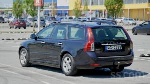 Black Volvo V50 2009 in Riga, with an engine capacity of 1.60 L and mileage of 311 thousand km for 2500 €, photo 5 on AUTOMOTO.COM.LV