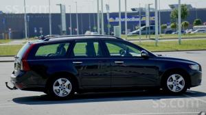 Black Volvo V50 2009 in Riga, with an engine capacity of 1.60 L and mileage of 311 thousand km for 2500 €, photo 8 on AUTOMOTO.COM.LV