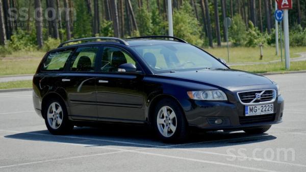 Black Volvo V50 2009 in Riga, with an engine capacity of 1.60 L and mileage of 311 thousand km for 2500 €, photo 8 on AUTOMOTO.COM.LV