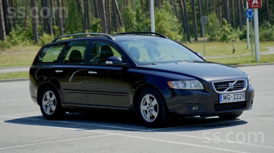 Black Volvo V50 2009 in Riga, with an engine capacity of 1.60 L and mileage of 311 thousand km for 2500 €, photo 9 on AUTOMOTO.COM.LV
