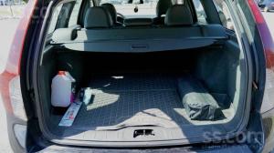 Black Volvo V50 2009 in Riga, with an engine capacity of 1.60 L and mileage of 311 thousand km for 2500 €, photo 10 on AUTOMOTO.COM.LV