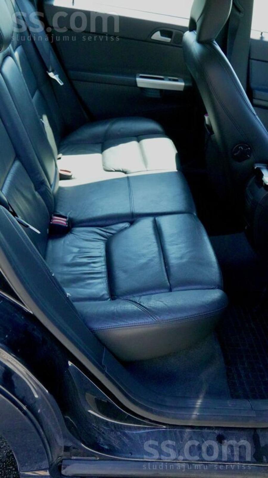 Black Volvo V50 2009 in Riga, with an engine capacity of 1.60 L and mileage of 311 thousand km for 2500 €, photo 11 on AUTOMOTO.COM.LV