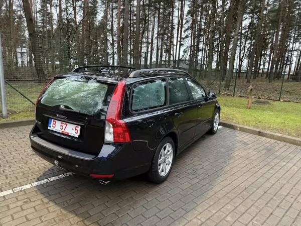 Black Volvo V50 2009 in Riga, with an engine capacity of 2.40 L and mileage of 279 thousand km for 2000 €, photo 4 on AUTOMOTO.COM.LV