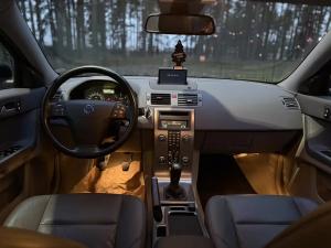 Black Volvo V50 2009 in Riga, with an engine capacity of 2.40 L and mileage of 279 thousand km for 2000 €, photo 8 on AUTOMOTO.COM.LV