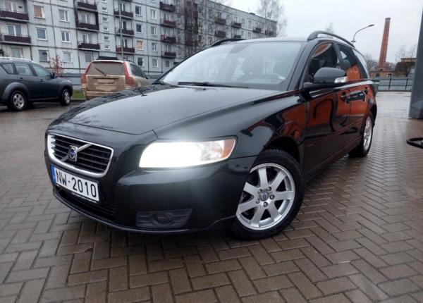 Black Volvo V50 2009 in Riga, with an engine capacity of 2.00 L and mileage of 289 thousand km for 3990 €, photo 1 on AUTOMOTO.COM.LV