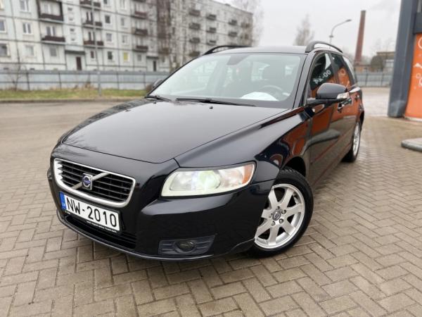 Black Volvo V50 2009 in Riga, with an engine capacity of 2.00 L and mileage of 289 thousand km for 3990 €, photo 2 on AUTOMOTO.COM.LV