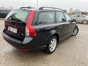 Melns Volvo V50 2009 Rīga, ar dzinēja tilpumu 2.00 L un nobraukumu 289 tūkst. km par 3990 €, foto 5 vietnē AUTOMOTO.COM.LV