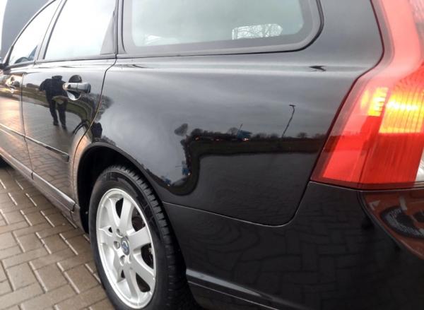Black Volvo V50 2009 in Riga, with an engine capacity of 2.00 L and mileage of 289 thousand km for 3990 €, photo 6 on AUTOMOTO.COM.LV