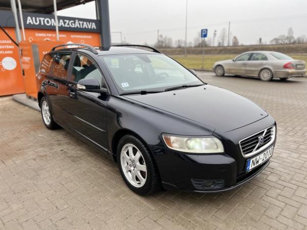 Black Volvo V50 2009 in Riga, with an engine capacity of 2.00 L and mileage of 289 thousand km for 3990 €, photo 9 on AUTOMOTO.COM.LV