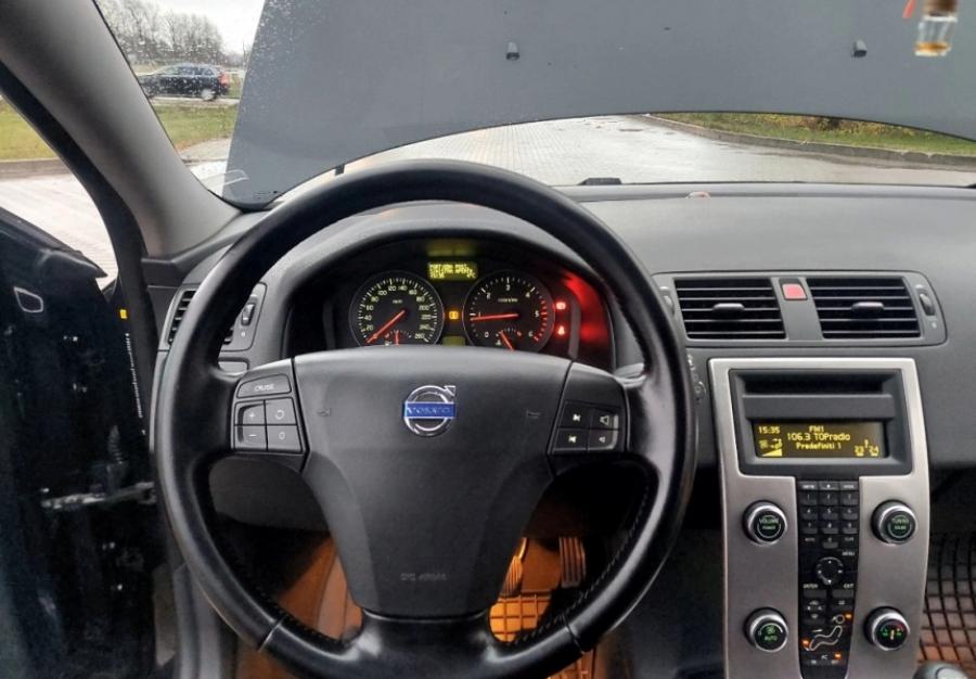 Melns Volvo V50 2009 Rīga, ar dzinēja tilpumu 2.00 L un nobraukumu 289 tūkst. km par 3990 €, foto 19 vietnē AUTOMOTO.COM.LV