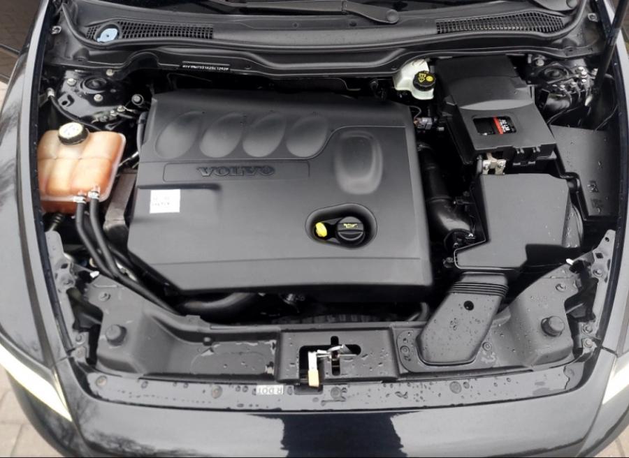 Melns Volvo V50 2009 Rīga, ar dzinēja tilpumu 2.00 L un nobraukumu 289 tūkst. km par 3990 €, foto 23 vietnē AUTOMOTO.COM.LV