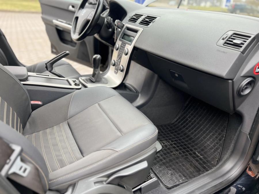 Melns Volvo V50 2009 Rīga, ar dzinēja tilpumu 2.00 L un nobraukumu 289 tūkst. km par 3990 €, foto 32 vietnē AUTOMOTO.COM.LV