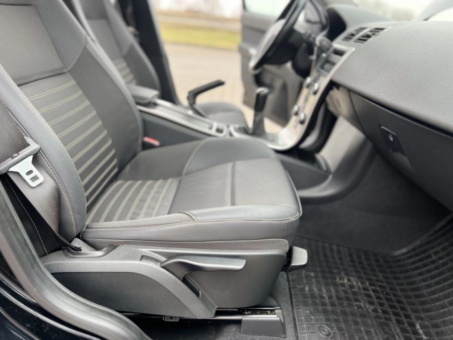 Melns Volvo V50 2009 Rīga, ar dzinēja tilpumu 2.00 L un nobraukumu 289 tūkst. km par 3990 €, foto 35 vietnē AUTOMOTO.COM.LV
