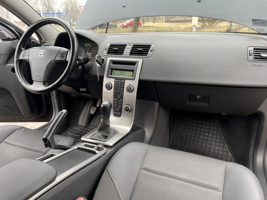 Melns Volvo V50 2009 Rīga, ar dzinēja tilpumu 2.00 L un nobraukumu 289 tūkst. km par 3990 €, foto 37 vietnē AUTOMOTO.COM.LV