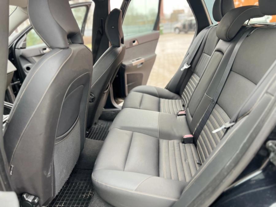 Melns Volvo V50 2009 Rīga, ar dzinēja tilpumu 2.00 L un nobraukumu 289 tūkst. km par 3990 €, foto 40 vietnē AUTOMOTO.COM.LV