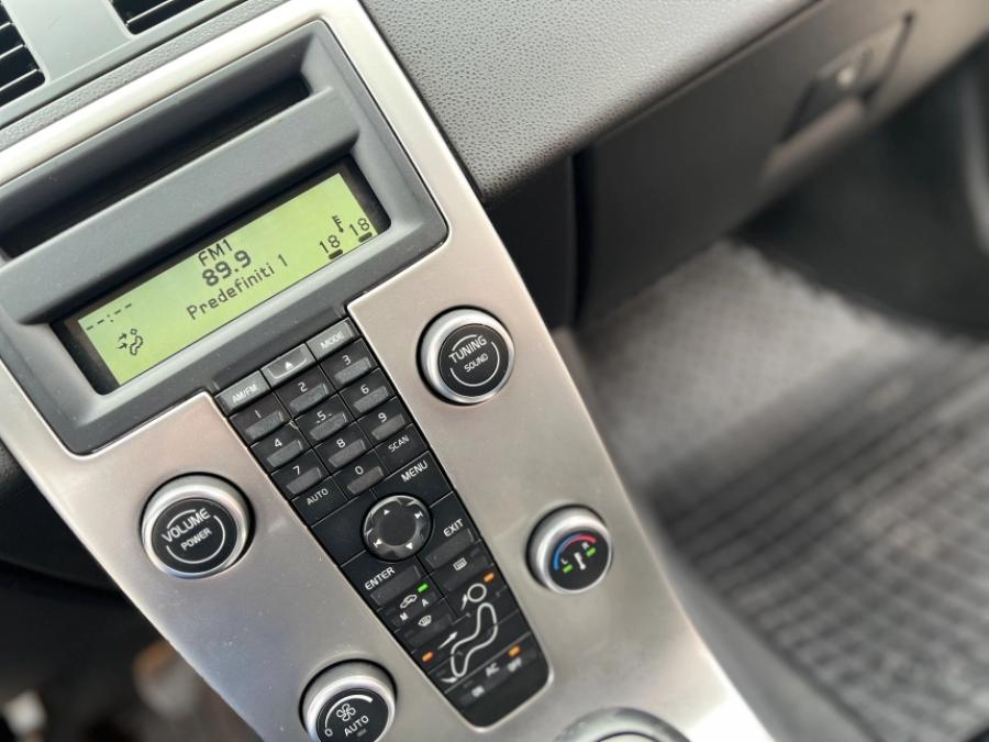 Melns Volvo V50 2009 Rīga, ar dzinēja tilpumu 2.00 L un nobraukumu 289 tūkst. km par 3990 €, foto 43 vietnē AUTOMOTO.COM.LV