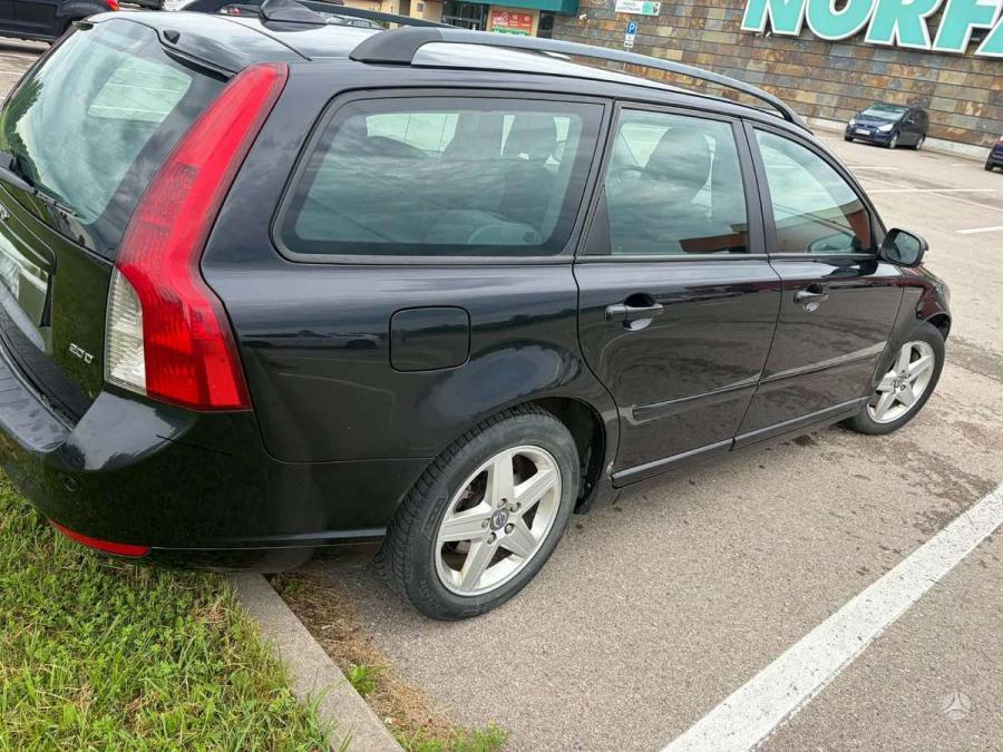 Black Volvo V50 2009 in Kaisiadorys, with an engine capacity of 2.00 L and mileage of 327 thousand km for 1650 €, photo 5 on AUTOMOTO.COM.LV