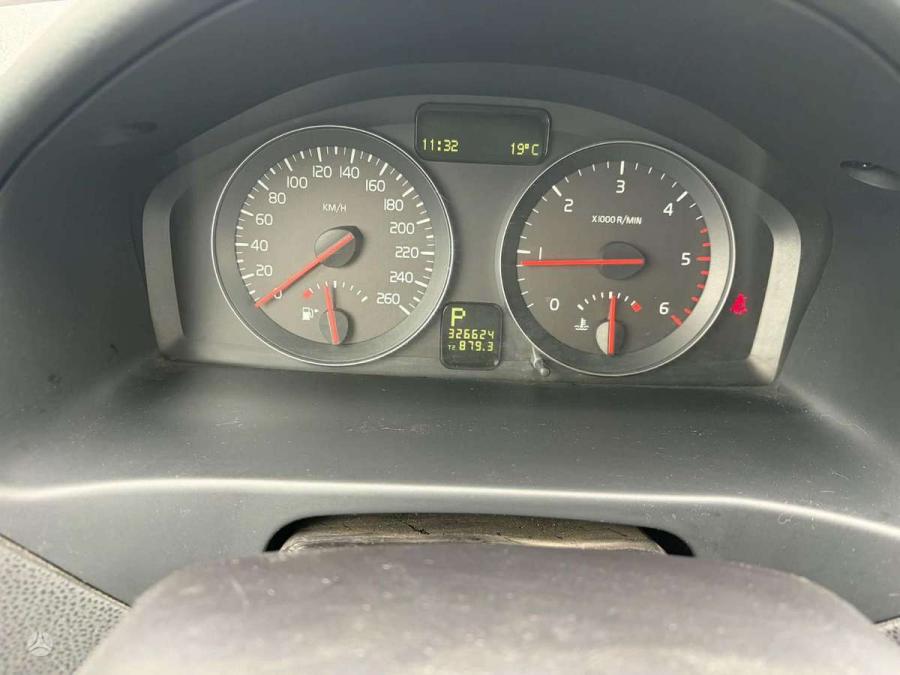 Black Volvo V50 2009 in Kaisiadorys, with an engine capacity of 2.00 L and mileage of 327 thousand km for 1650 €, photo 9 on AUTOMOTO.COM.LV