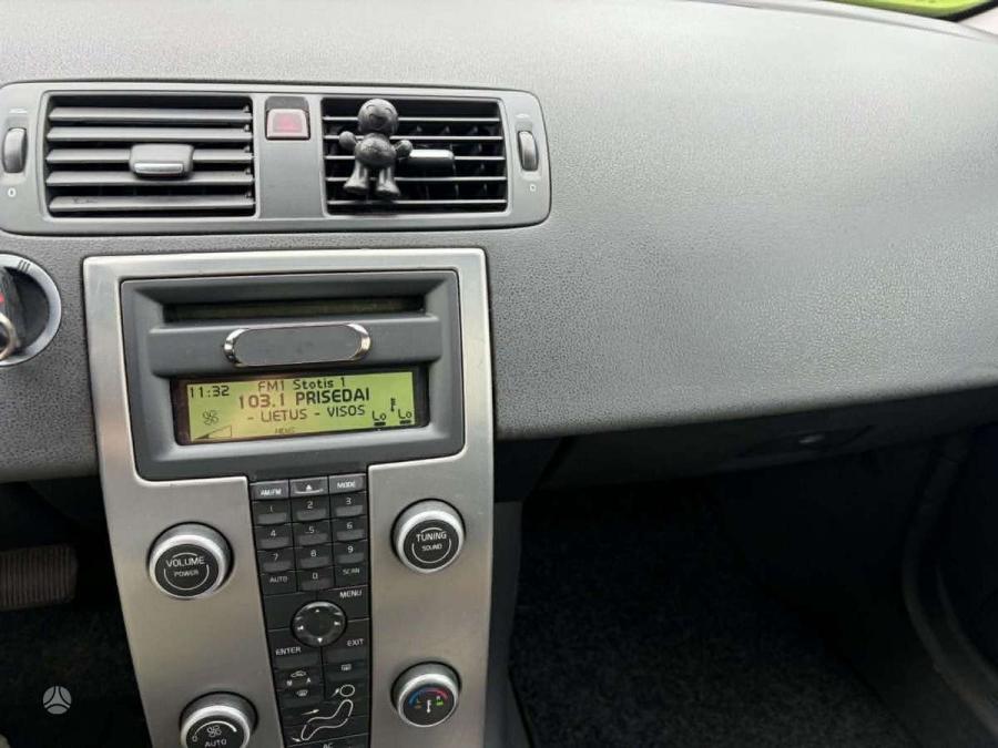 Black Volvo V50 2009 in Kaisiadorys, with an engine capacity of 2.00 L and mileage of 327 thousand km for 1650 €, photo 10 on AUTOMOTO.COM.LV