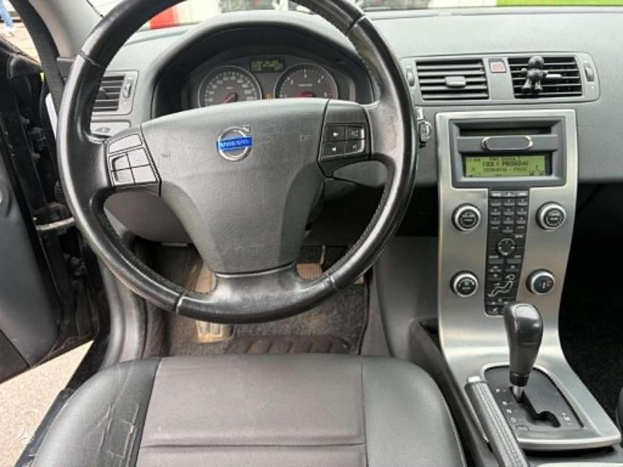 Black Volvo V50 2009 in Kaisiadorys, with an engine capacity of 2.00 L and mileage of 327 thousand km for 1650 €, photo 11 on AUTOMOTO.COM.LV