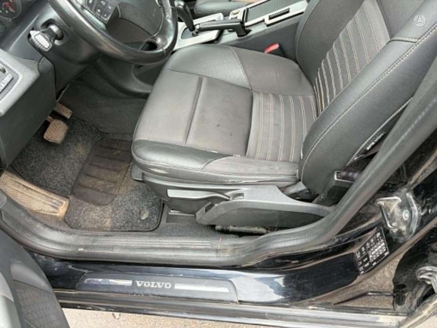 Black Volvo V50 2009 in Kaisiadorys, with an engine capacity of 2.00 L and mileage of 327 thousand km for 1650 €, photo 12 on AUTOMOTO.COM.LV