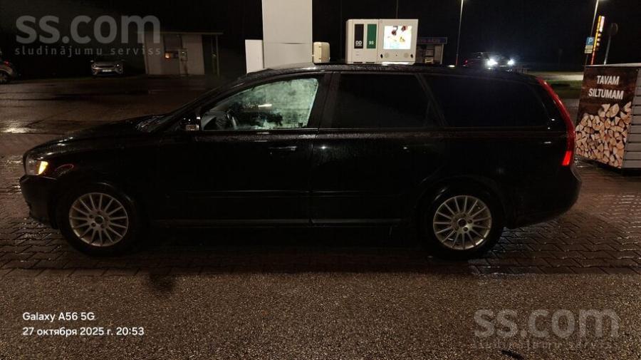 Melns Volvo V50 2009 Rīga, ar dzinēja tilpumu 1.60 L un nobraukumu 329 tūkst. km par 1400 €, foto 3 vietnē AUTOMOTO.COM.LV