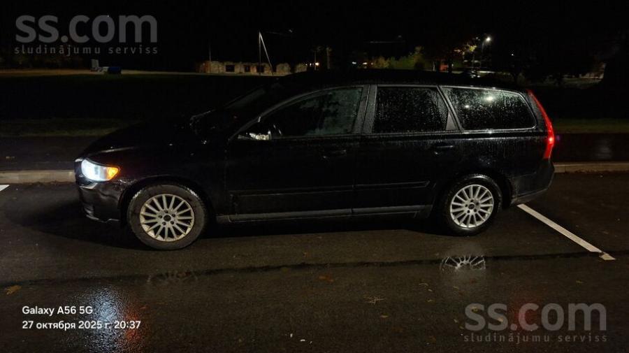 Melns Volvo V50 2009 Rīga, ar dzinēja tilpumu 1.60 L un nobraukumu 329 tūkst. km par 1400 €, foto 4 vietnē AUTOMOTO.COM.LV