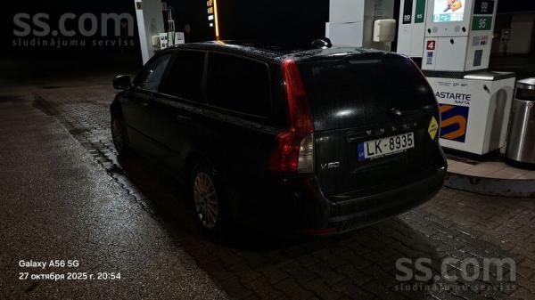 Черный Вольво В50 2009 в Рига, объемом двигателя 1.60 л и пробегом 329 тыс. км за 1400 €, фото 4 на AUTOMOTO.COM.LV