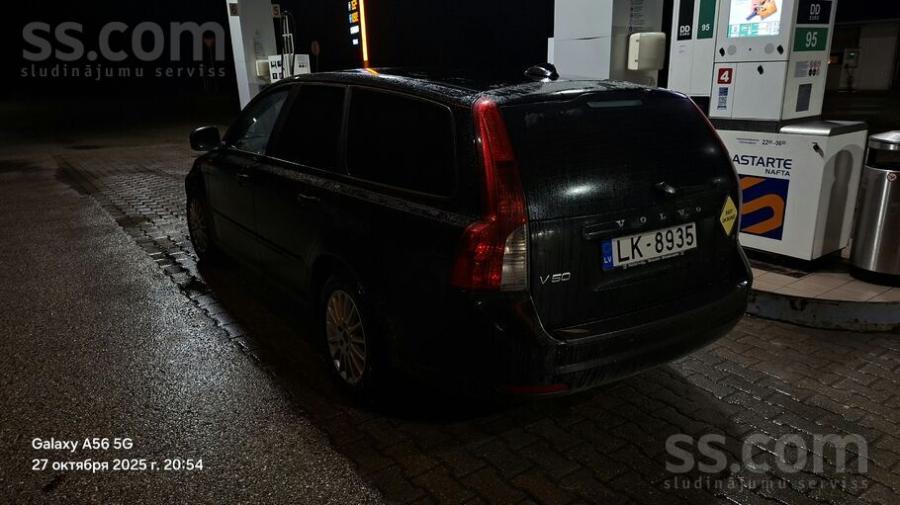 Melns Volvo V50 2009 Rīga, ar dzinēja tilpumu 1.60 L un nobraukumu 329 tūkst. km par 1400 €, foto 5 vietnē AUTOMOTO.COM.LV