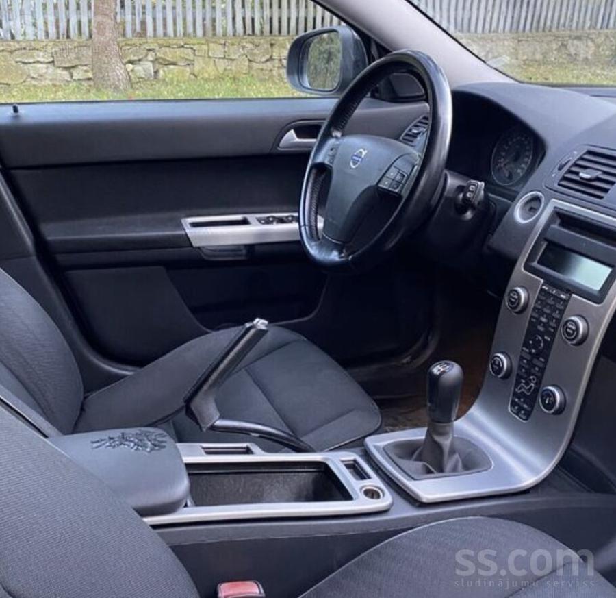 Melns Volvo V50 2009 Rīga, ar dzinēja tilpumu 1.60 L un nobraukumu 329 tūkst. km par 1400 €, foto 8 vietnē AUTOMOTO.COM.LV