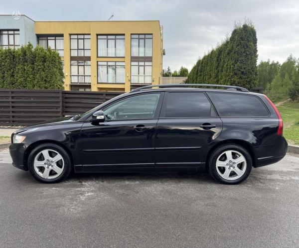 Black Volvo V50 2009 in Vilnius, with an engine capacity of 2.00 L and mileage of 370 thousand km for 1350 €, photo 6 on AUTOMOTO.COM.LV