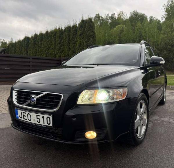 Black Volvo V50 2009 in Vilnius, with an engine capacity of 2.00 L and mileage of 370 thousand km for 1350 €, photo 7 on AUTOMOTO.COM.LV