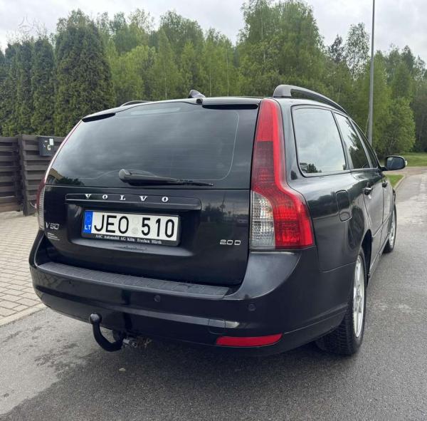 Black Volvo V50 2009 in Vilnius, with an engine capacity of 2.00 L and mileage of 370 thousand km for 1350 €, photo 9 on AUTOMOTO.COM.LV
