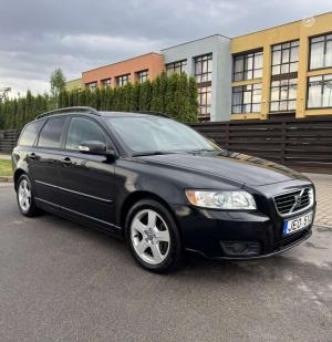 Black Volvo V50 2009 in Vilnius, with an engine capacity of 2.00 L and mileage of 370 thousand km for 1350 €, photo  on AUTOMOTO.COM.LV