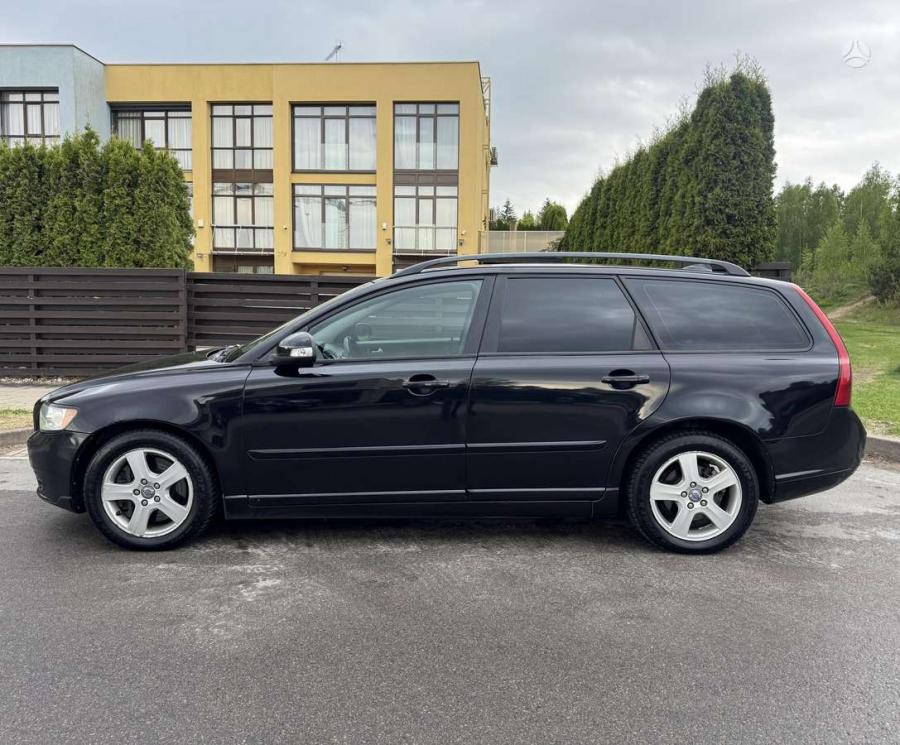 Black Volvo V50 2009 in Vilnius, with an engine capacity of 2.00 L and mileage of 370 thousand km for 1350 €, photo 6 on AUTOMOTO.COM.LV