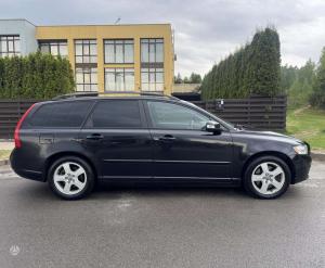 Black Volvo V50 2009 in Vilnius, with an engine capacity of 2.00 L and mileage of 370 thousand km for 1350 €, photo 7 on AUTOMOTO.COM.LV