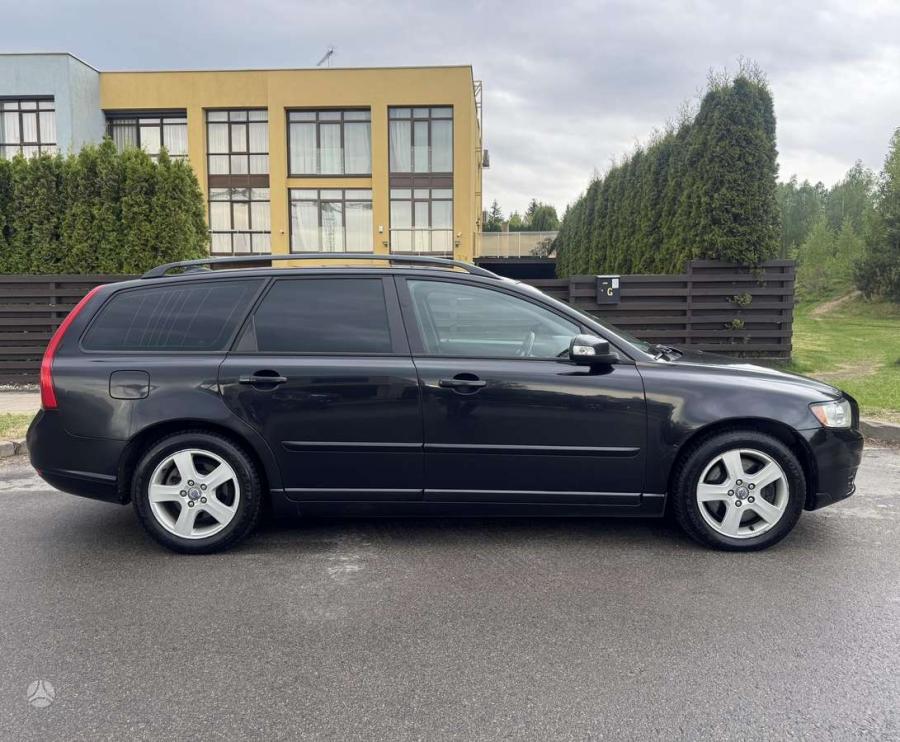 Black Volvo V50 2009 in Vilnius, with an engine capacity of 2.00 L and mileage of 370 thousand km for 1350 €, photo 7 on AUTOMOTO.COM.LV