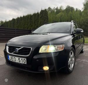 Black Volvo V50 2009 in Vilnius, with an engine capacity of 2.00 L and mileage of 370 thousand km for 1350 €, photo 8 on AUTOMOTO.COM.LV