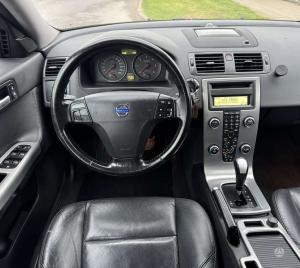 Black Volvo V50 2009 in Vilnius, with an engine capacity of 2.00 L and mileage of 370 thousand km for 1350 €, photo 13 on AUTOMOTO.COM.LV